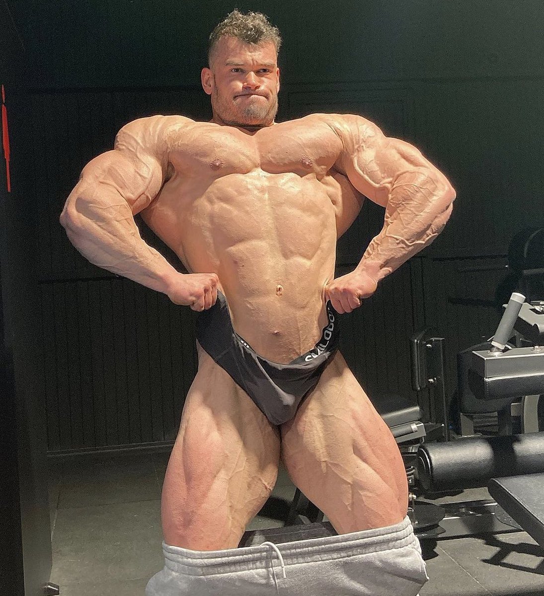 Muscle Worship 🇬🇧 on Twitter: "RT @DreamerInthe: Emir Omeragic - Early 20’s, Hugely carved with ...