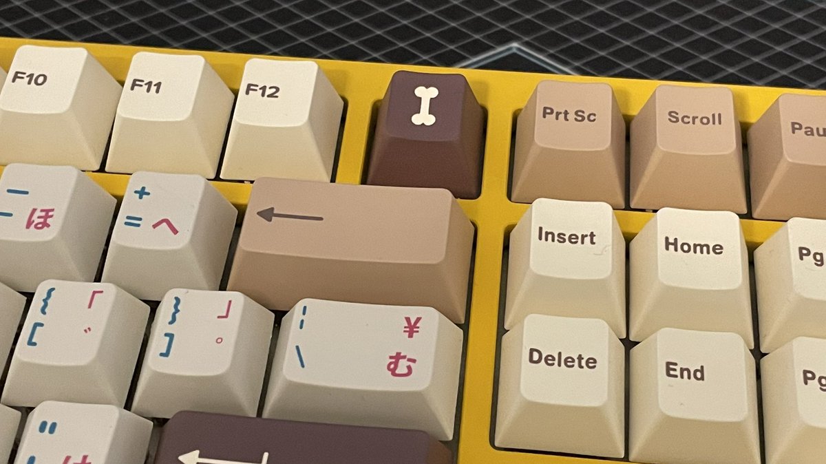 I built a Korone themed keyboard : r/MechanicalKeyboards