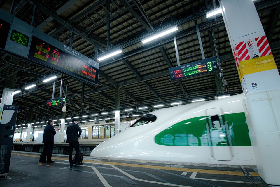 みらげ on Twitter: "E2系J66編成200系風塗装 在来線の新潟駅は激変したけど、新幹線ホームは当時感が残ってる。 https://t.co/8g6UDJ40ES" / Twitter