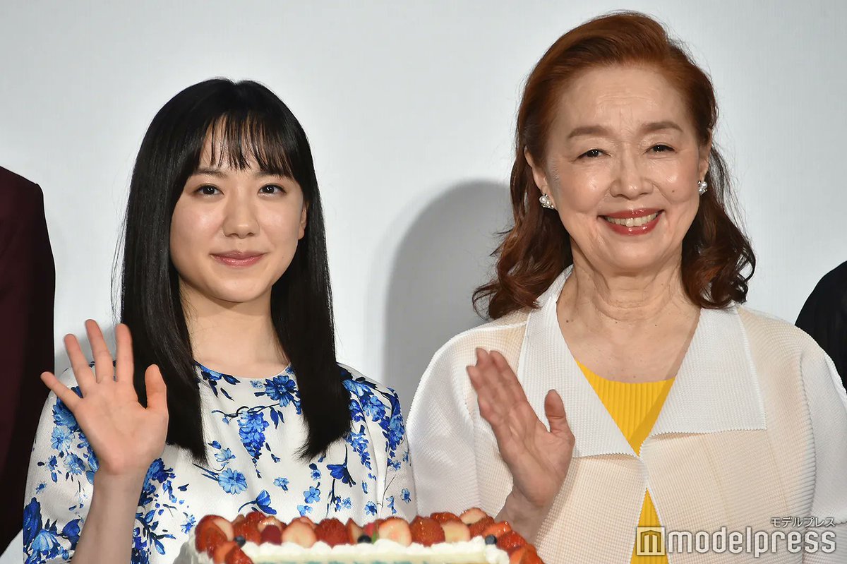 【写真追加】映画「 メタモルフォーゼの縁側」公開記念舞台挨拶🎬 🎉 芦田愛菜 18歳の誕生日サプライズ祝福 🎂バースデーケーキに 宮本信子