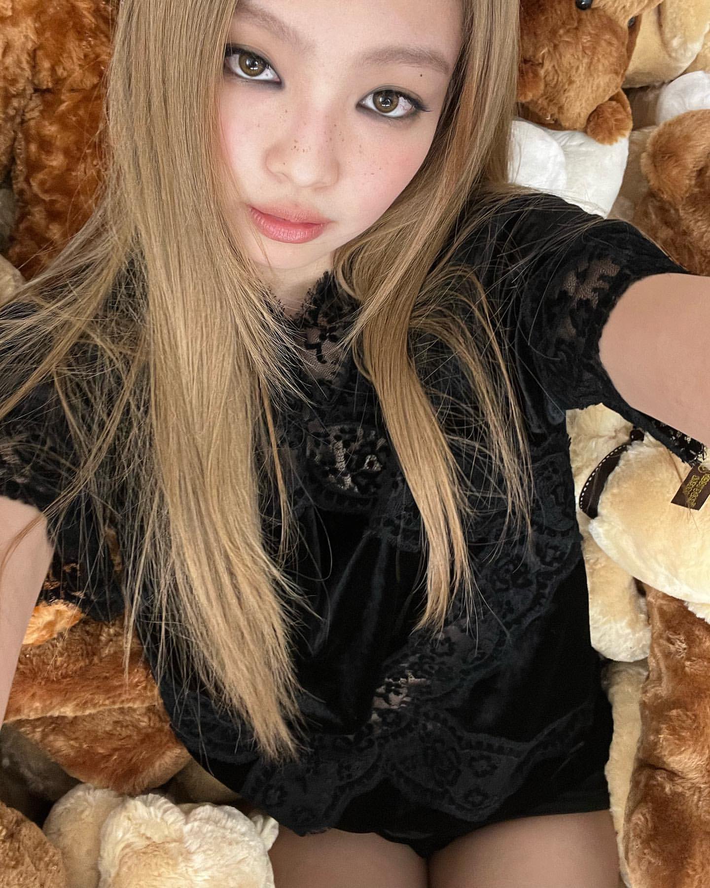 BLACKPINK BLINK UNION🌷 on Twitter: "[IG] #JENNIE (jennierubyjane) Instagram update “Swipe for ...