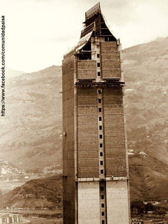 Historia de Colombia on Twitter: "Edificio Coltejer Medellín Fue construido sobre el antiguo ...