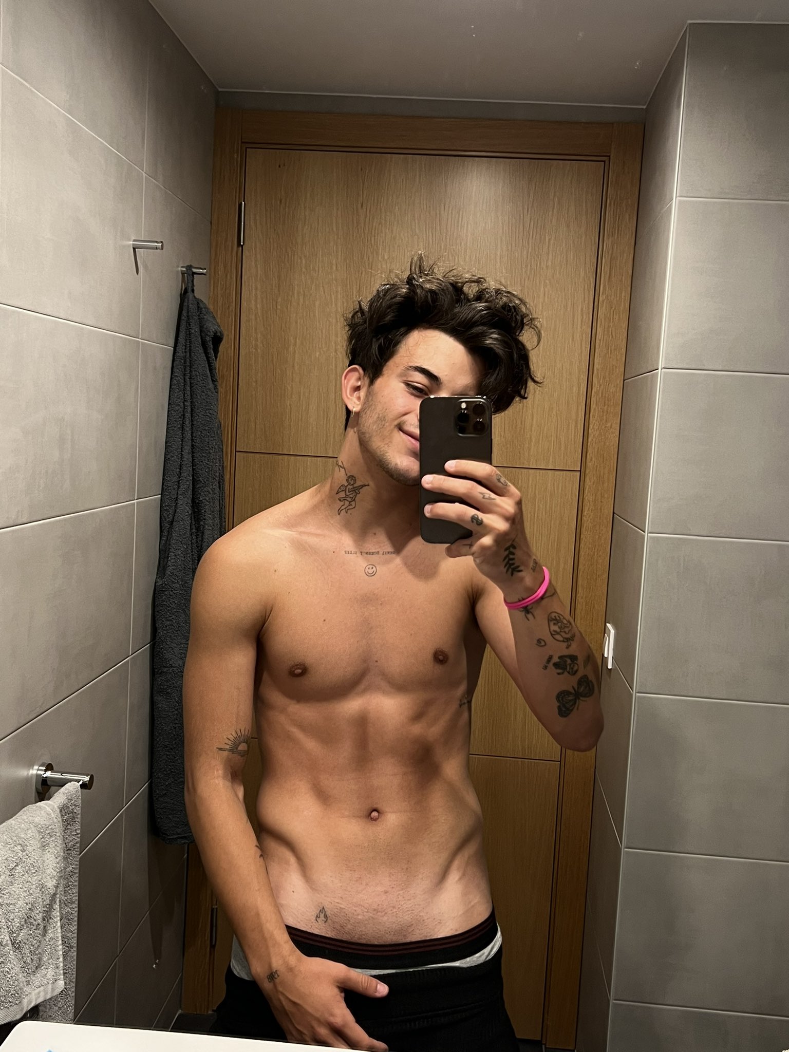 🔥D I E G O🔥 on Twitter: "Voy a la ducha y lo voy a grabar para https://t.co/YzPI8WM6ms Vente🤫🔥 ...