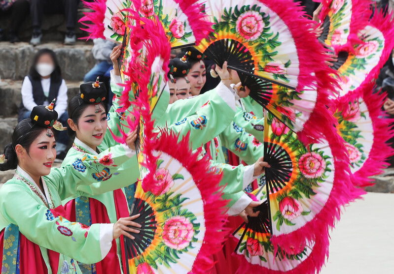 Traditional Korean Fan Design