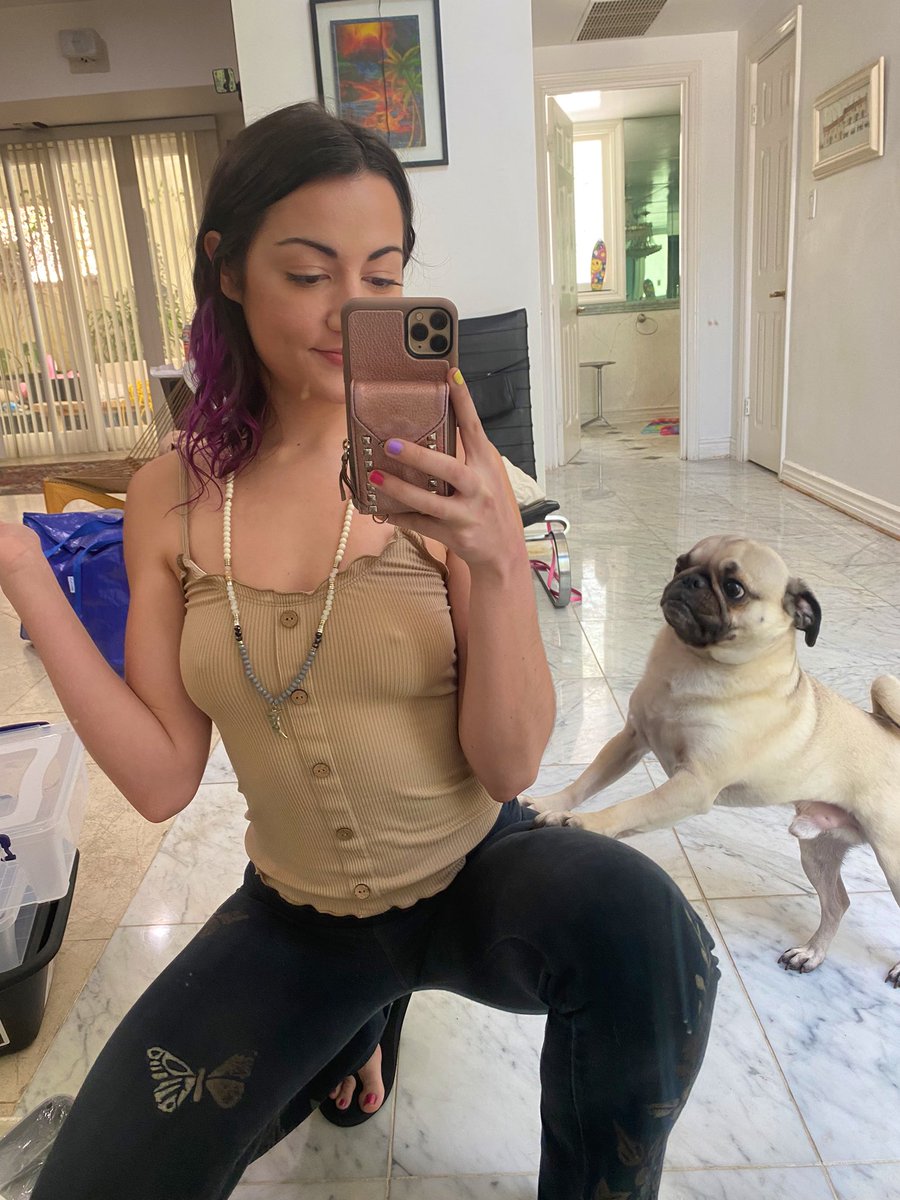 Lily Adams ♡ On Twitter Who Photobombed Who 🤔
