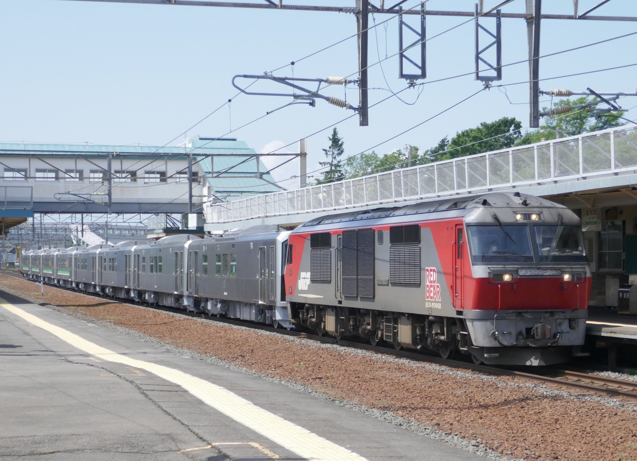 自衛隊前行 on Twitter: "DF200 102+H100×無塗装4両含む8両甲種輸送 https://t.co/1k3ST0Hs3A" / Twitter