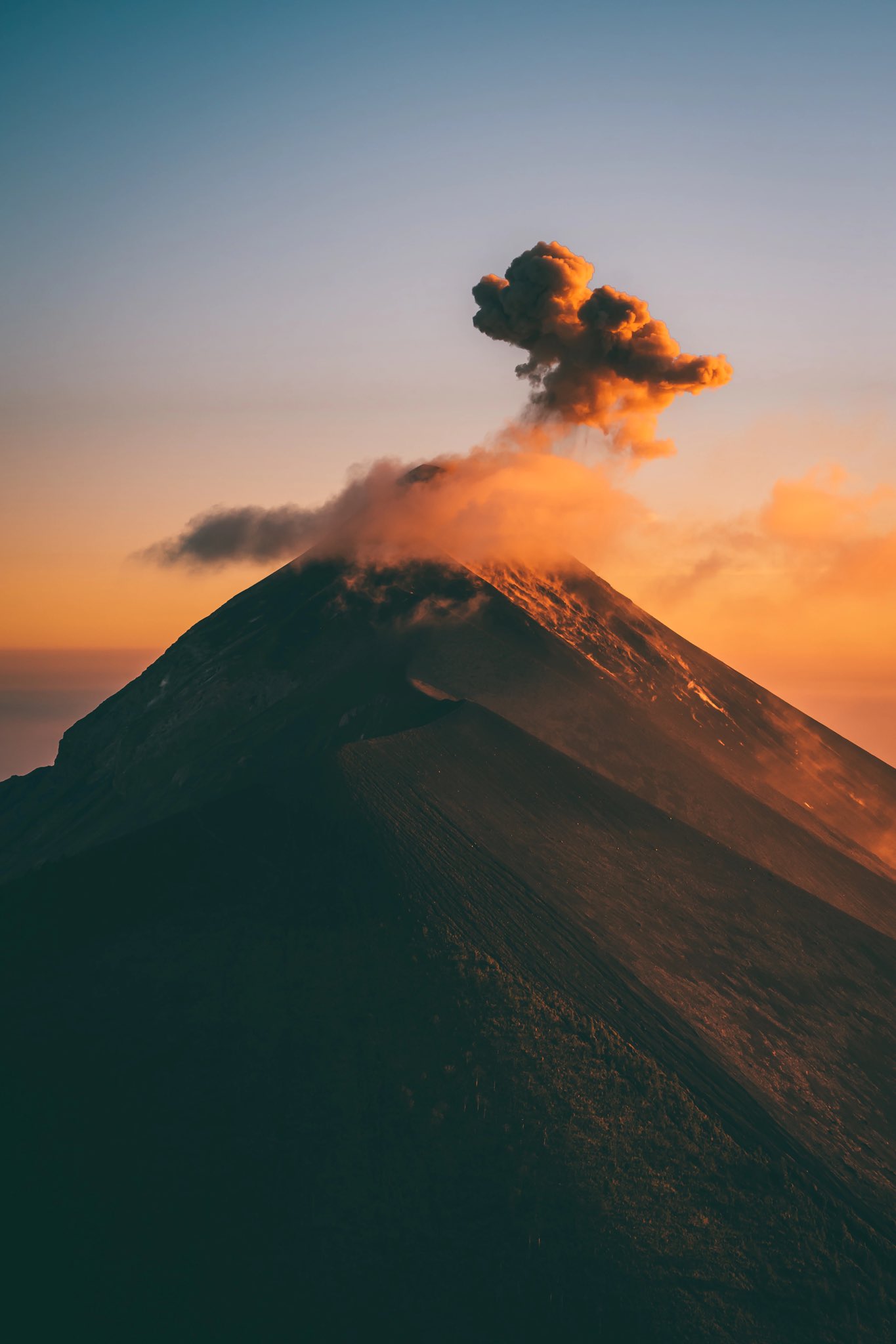 JonnyMelon.eth | ALPHA IN PINNED TWEET on Twitter: "Volcán de Fuego is the first image in my ...