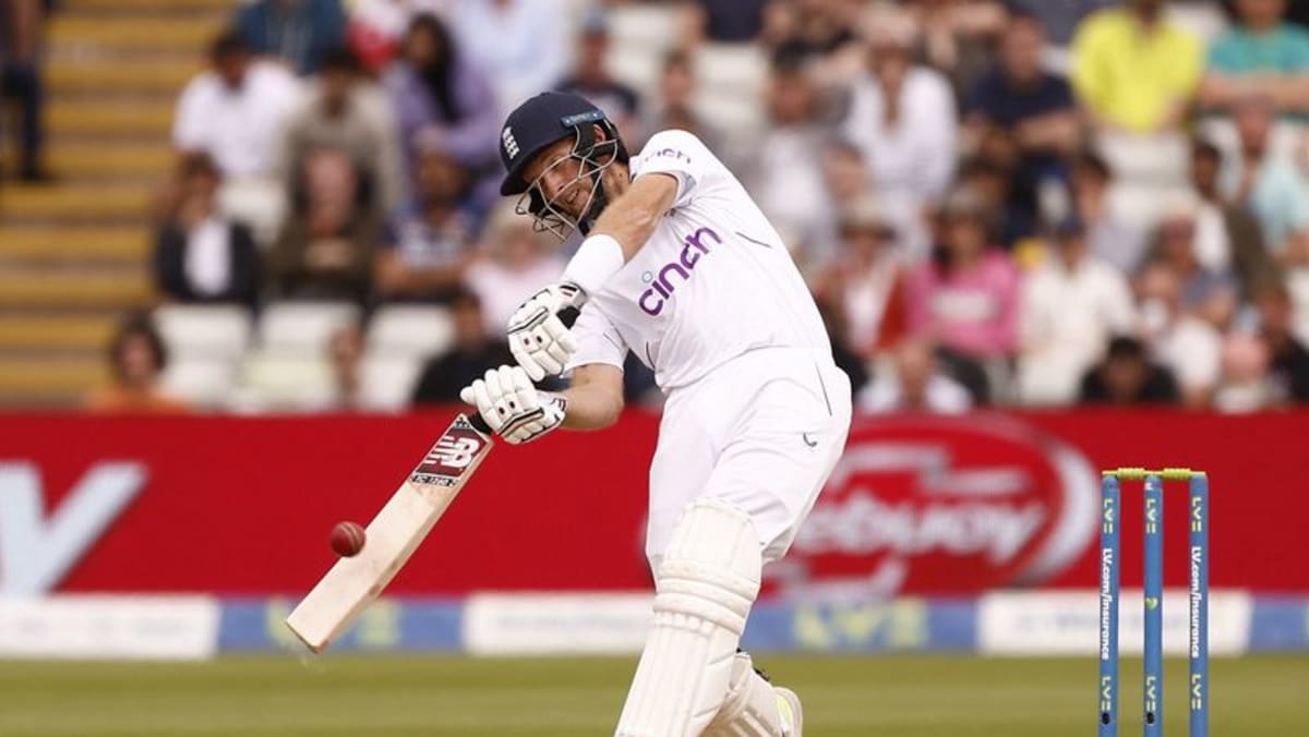 England's rock or a rock star? Root looks to strike a balance https://t ...