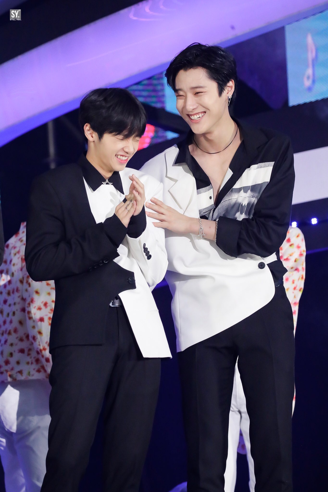 돌아와 On Twitter 응 자살하면 그만이야 Z9nd4gx7od Twitter