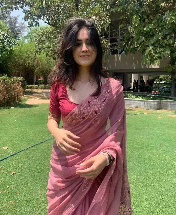 Simple saree look 😍 ️ Yours Framefully 🦋 @yoursframefully