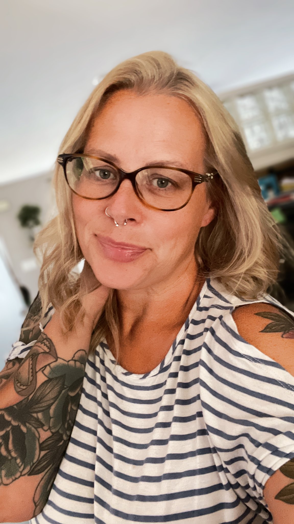 TW Pornstars - Vix_Cin | ️ Orlando 4/22. Twitter. RT if you want to give me my first ever facial ...