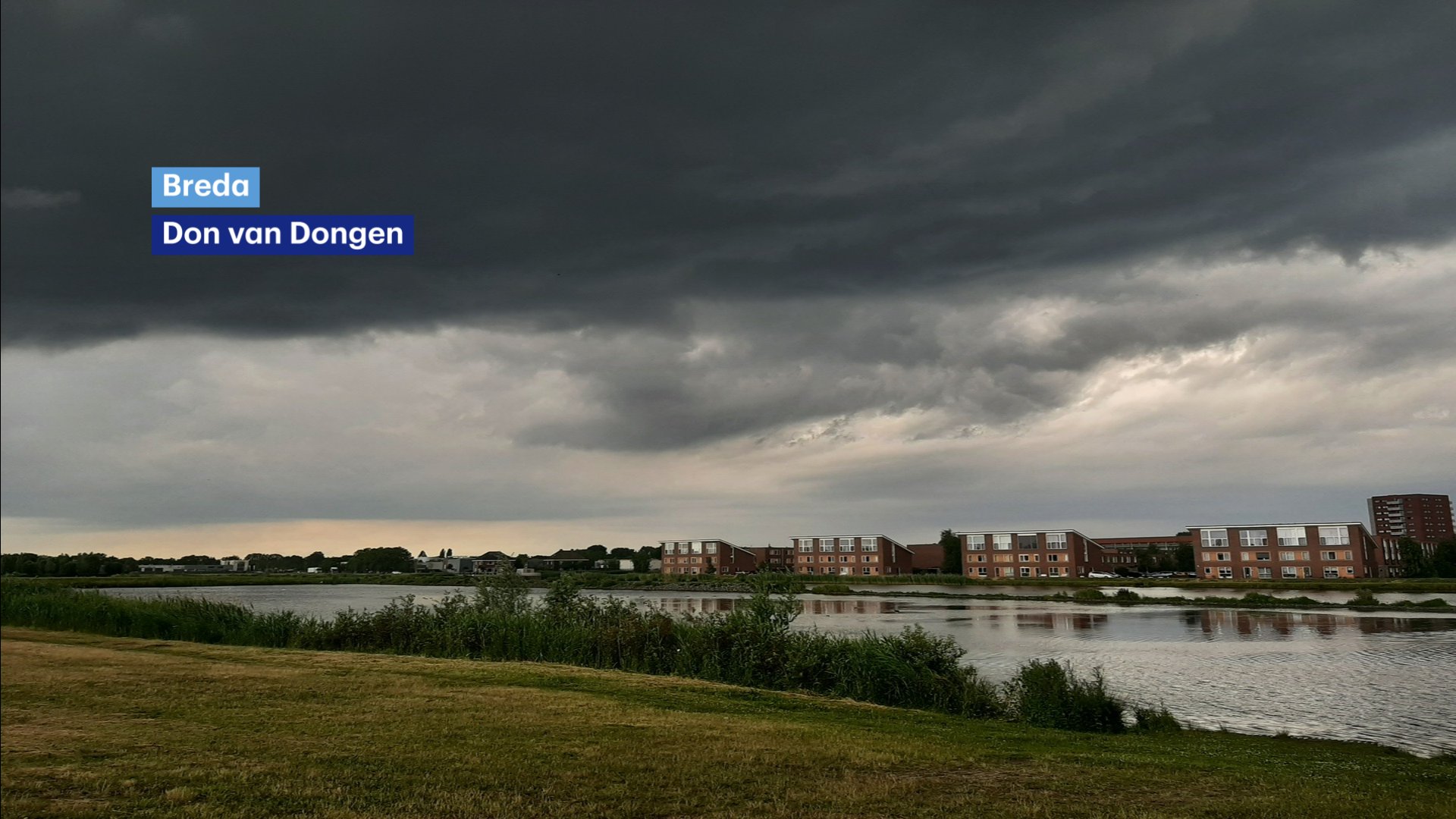 Buienradar on Twitter: "Vannacht buien met kans op onweer, morgen meest droog met geregeld zon ...