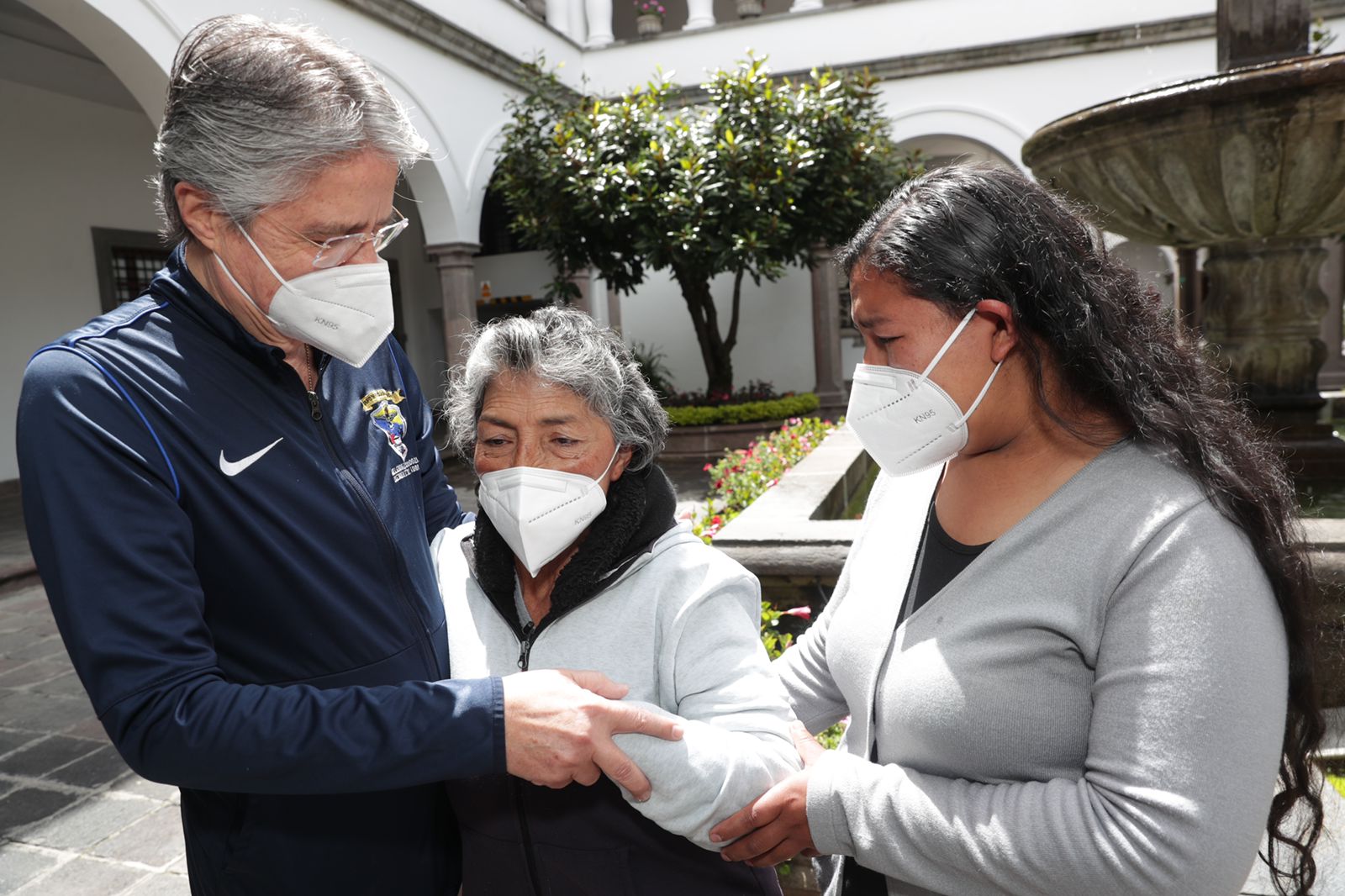 Presidencia ECU on Twitter: "El presidente @LassoGuillermo recibió en el Palacio de Gobierno a ...