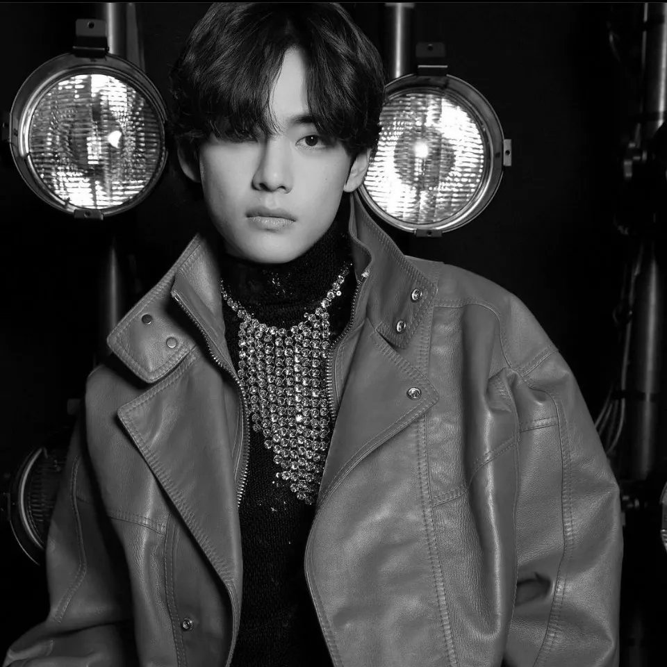 Kpopina On Twitter ڤي من Bts وليسا من Blackpink والممثل بارك بوقوم