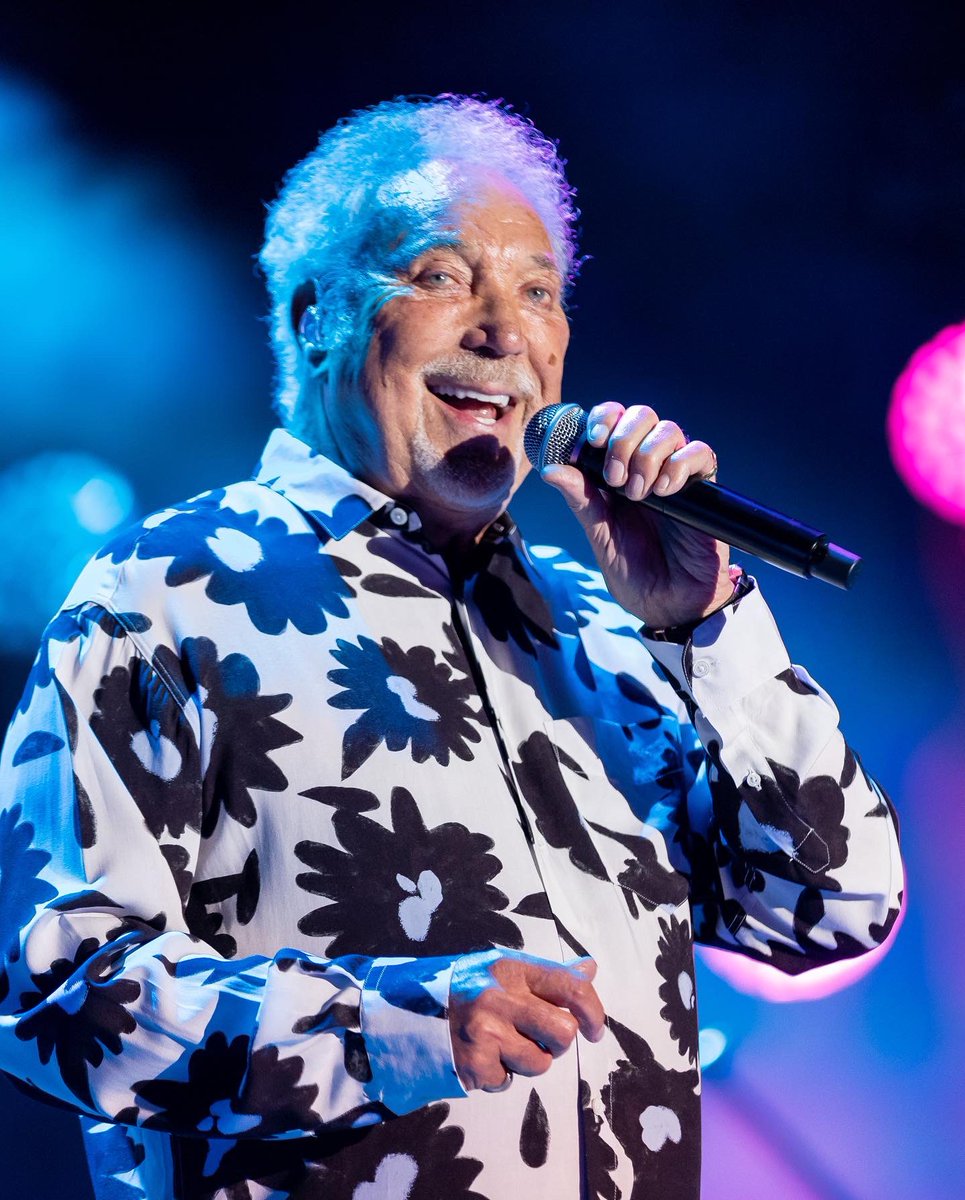 Tom Jones | Biography, News, Photos and Videos | Contactmusic.com