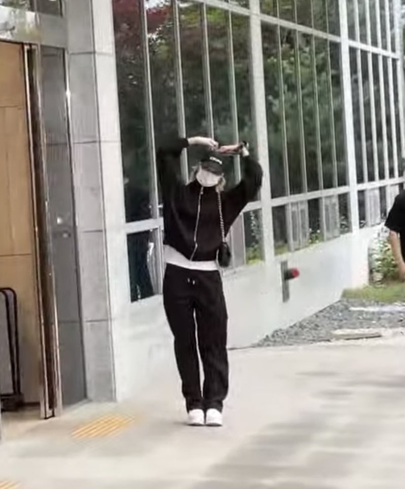 🌟LISANATIONS on Twitter: "LISA has safely arrived back to Seoul! https ...