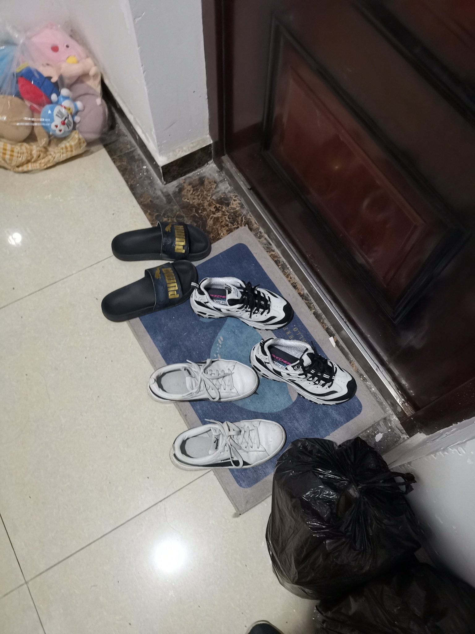 Lc On Twitter 回访小姐姐的鞋柜,很早就关注到了这一家,只是每次去小姐姐都还没睡觉。这次凌晨2点探访,索性直接打开鞋柜大玩特玩,最后发射在一双性感长靴中!#扫楼