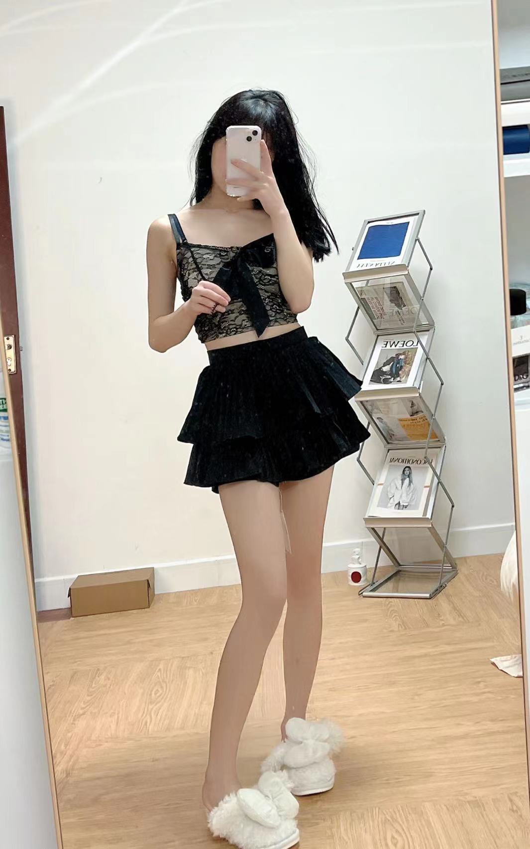免费(接投稿,鉴逼,调教,曝光) On Twitter 推友骚货trixie投稿,极品反差婊 鉴逼典型的馒头逼,阴唇含蓄阴蒂突出,属于是极品肥逼,颜色和形状都为极品,阴蒂突出,瘾大且淫荡