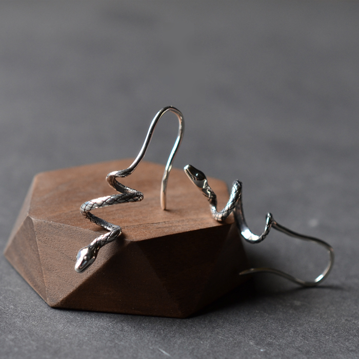 실버의 기묘한 상점 on Twitter: "RT @SySliver: 수호하는 * 재질 : 은92.5% * 8mm~1cm 사이 구슬을 넣을 수 있습니다 * 귀걸이입니다. 귀를 ...