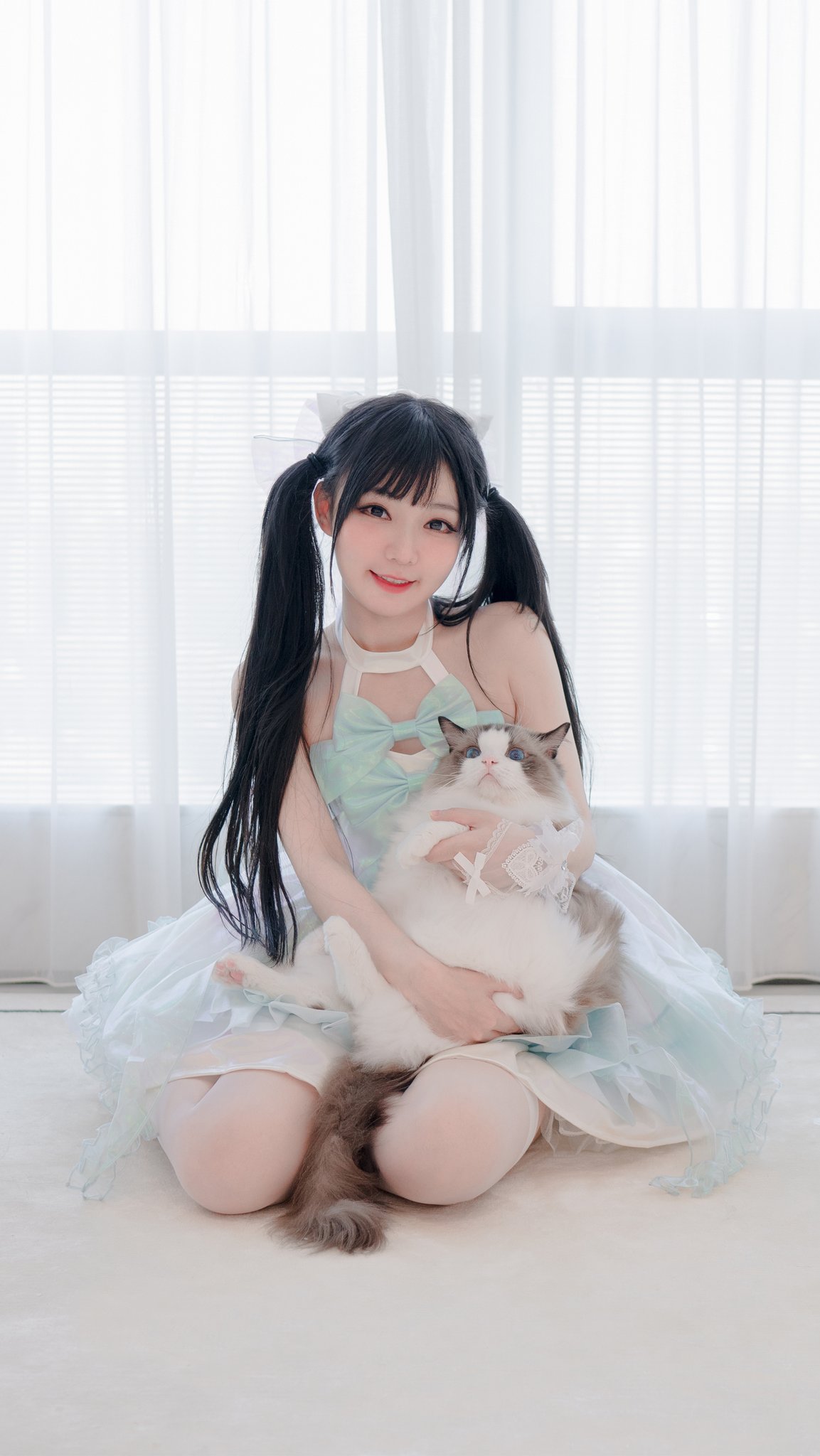 咬人猫Yaorenmao on Twitter: "和猫猫一起的拍摄😺Shoot with my cat. https://t.co/Epj5pzjsvu" / Twitter