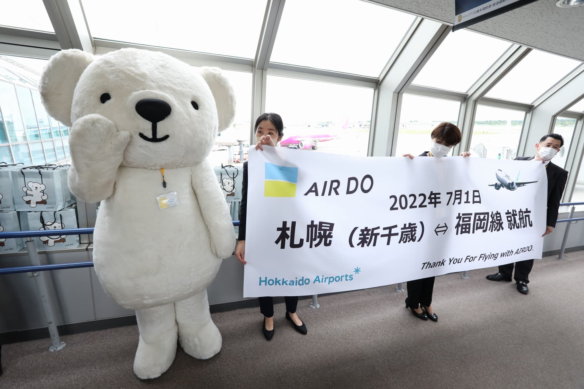 月刊エアライン編集部 on Twitter: "AIRDOが九州・福岡へ！本日7月1日、新千歳＝福岡線(運航期間：7/1〜10/2)を開設、新千歳空港でAIRDO草野社長、新千歳空港空港長らが ...