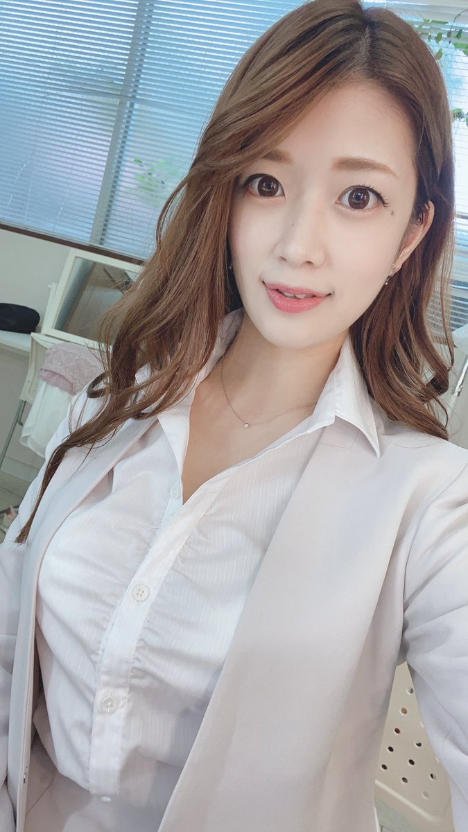 LINX@AVプロダクション on Twitter: "RT @minaho_ariga: クーラーの電源入れました〜♥️ 部屋が快適 #有賀みなほ"