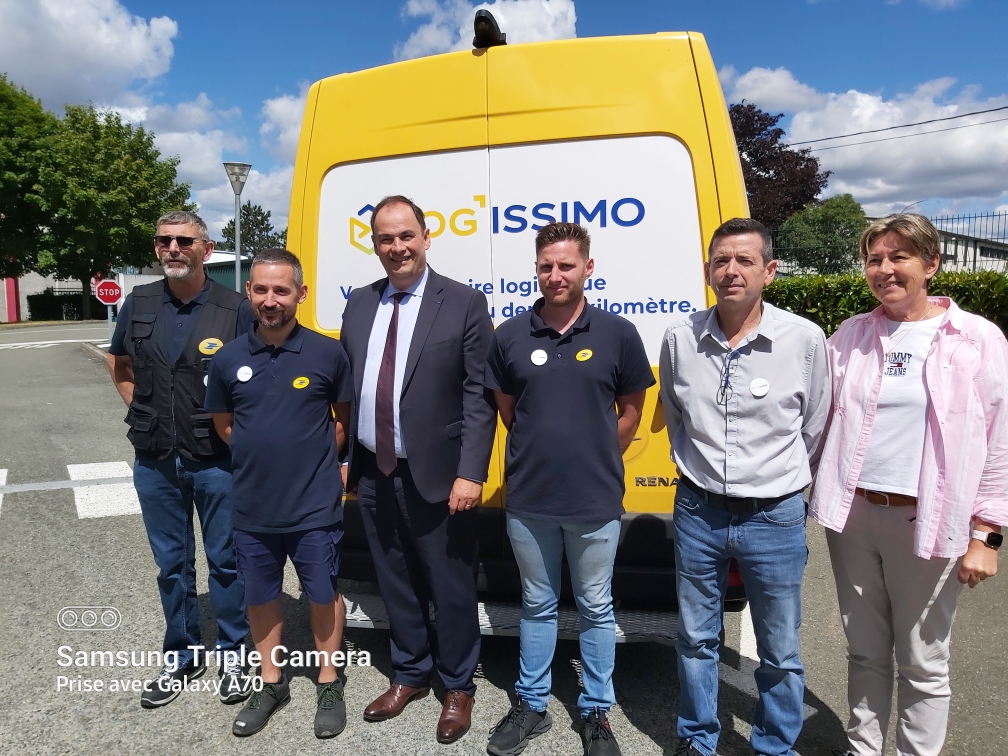 La Poste Groupe on Twitter: "RT @LPNews_PDL: 🇫🇷 ️Inauguration à #Laval en #Mayenne de la 1ere ...