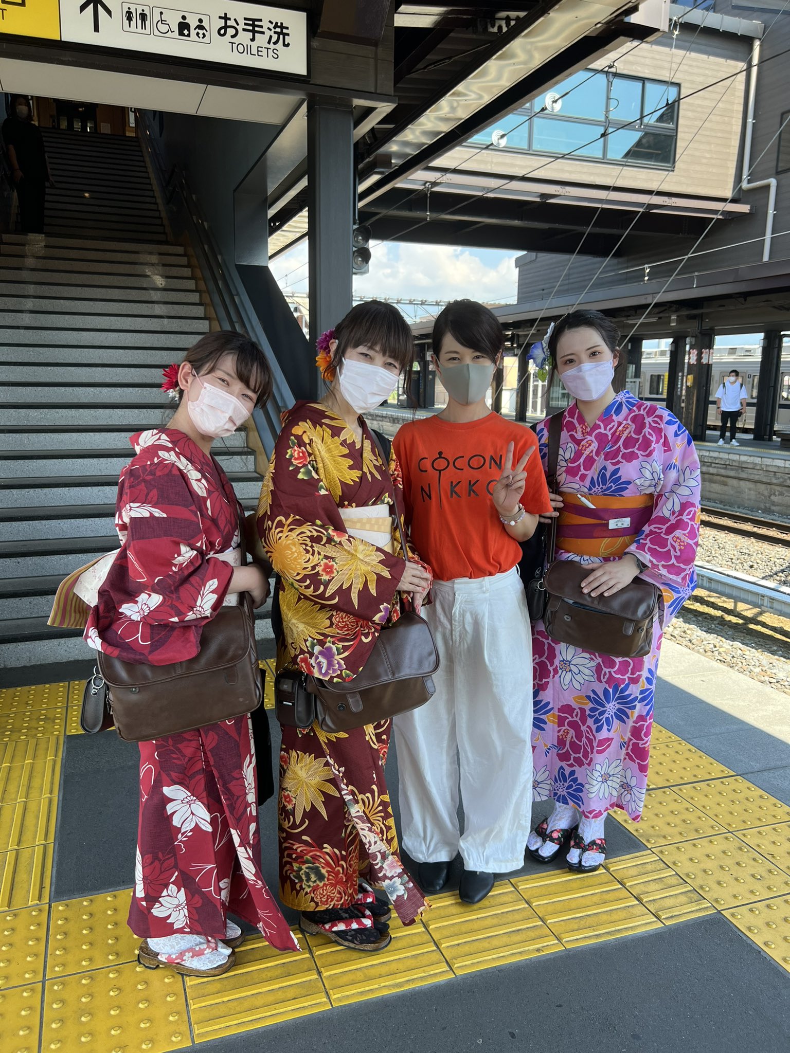COCON NIKKO on Twitter: "SL大樹ファンの方が沢山いらしていました😊 アテンダントさん浴衣姿艶やかですね！ #日光着物 #coconnikko #SL大樹 https ...