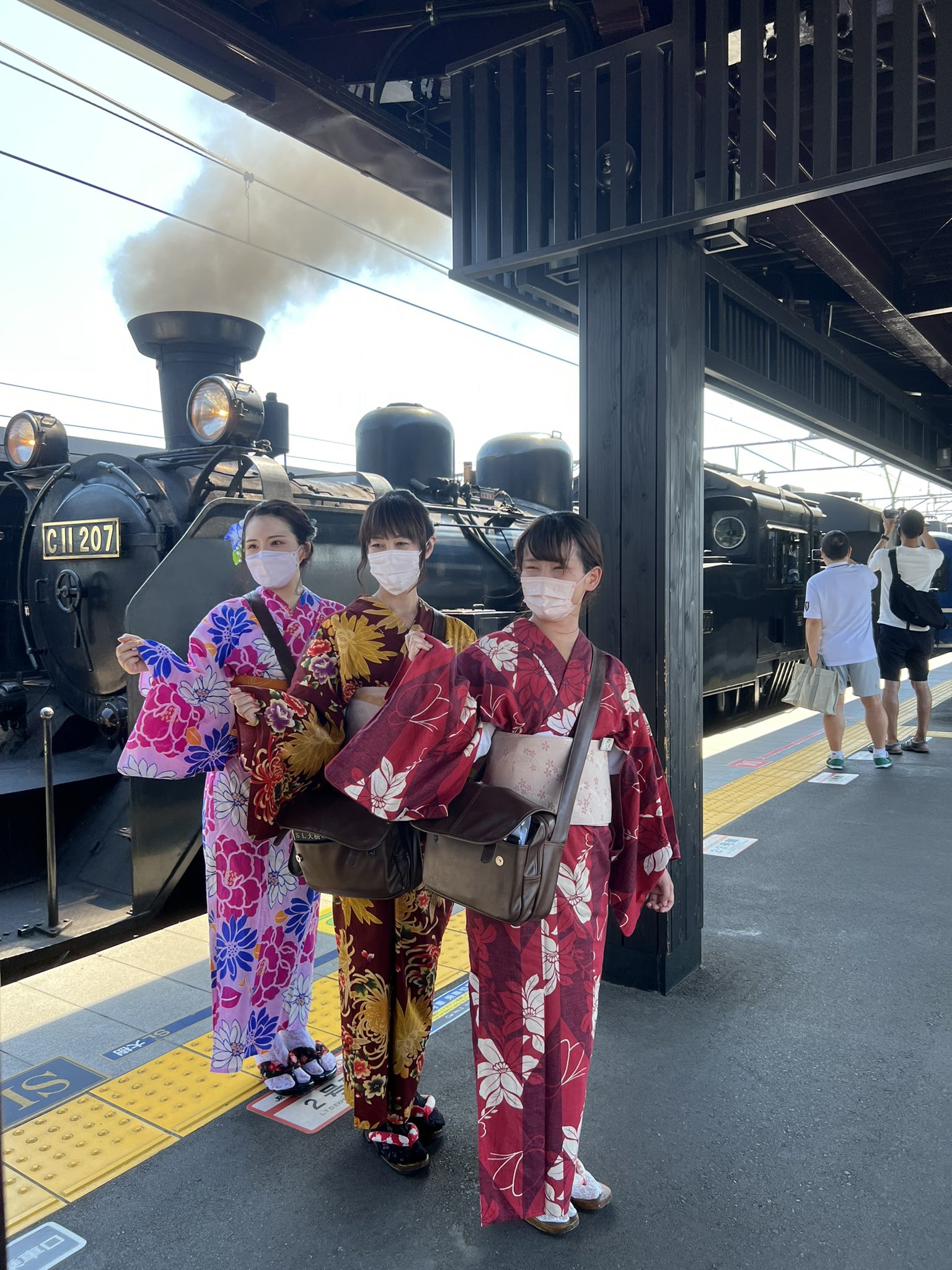 COCON NIKKO on Twitter: "SL大樹ファンの方が沢山いらしていました😊 アテンダントさん浴衣姿艶やかですね！ #日光着物 #coconnikko #SL大樹 https ...