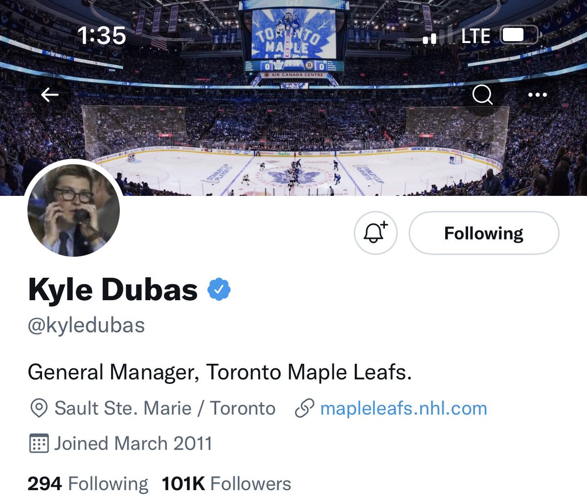 Dubas’ profile picture change is so elite : r/leafs