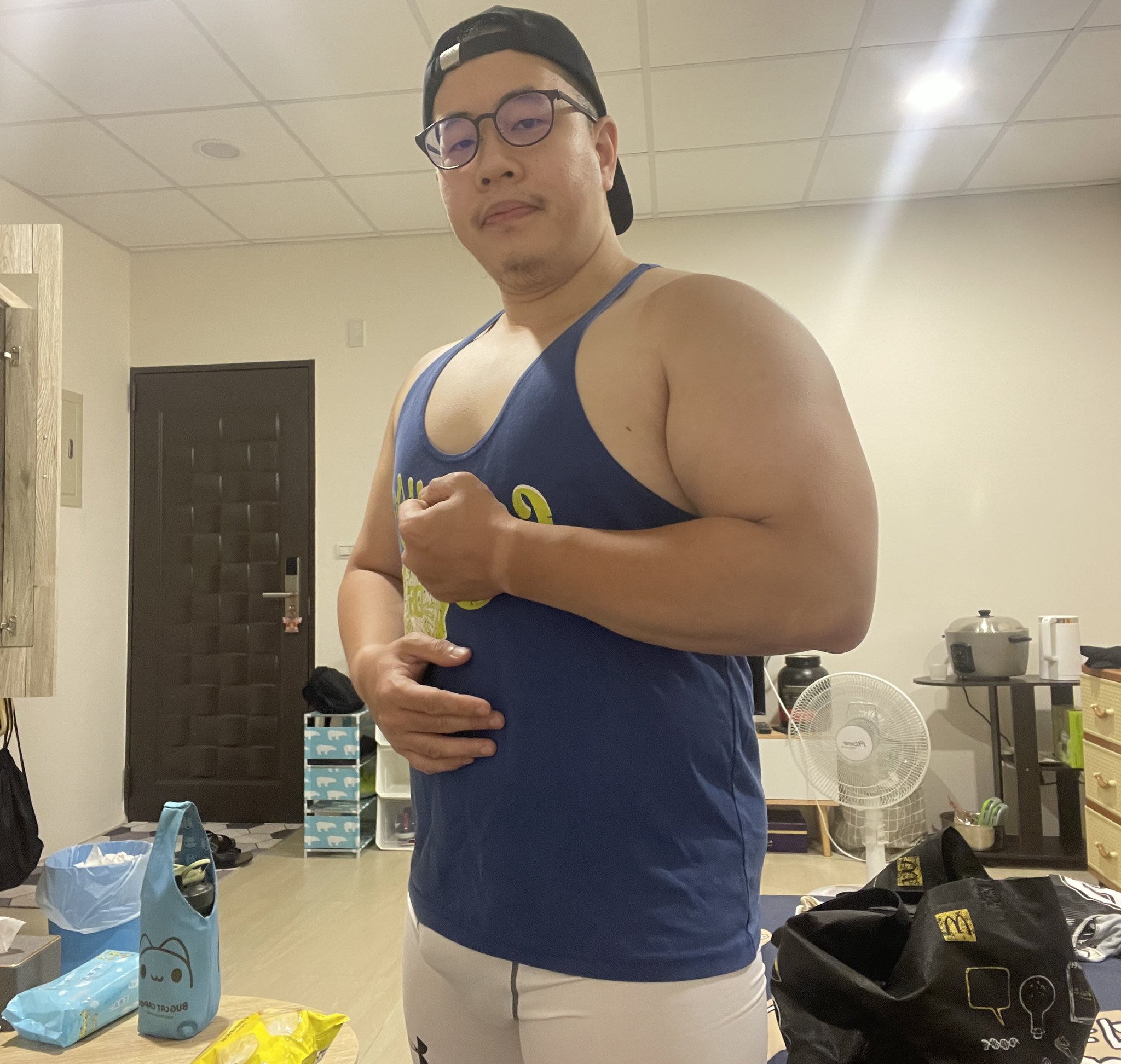 Max chen on Twitter: "該起床來去健身了，arm+chest day https://t.co/WIiyiEdOkN" / Twitter