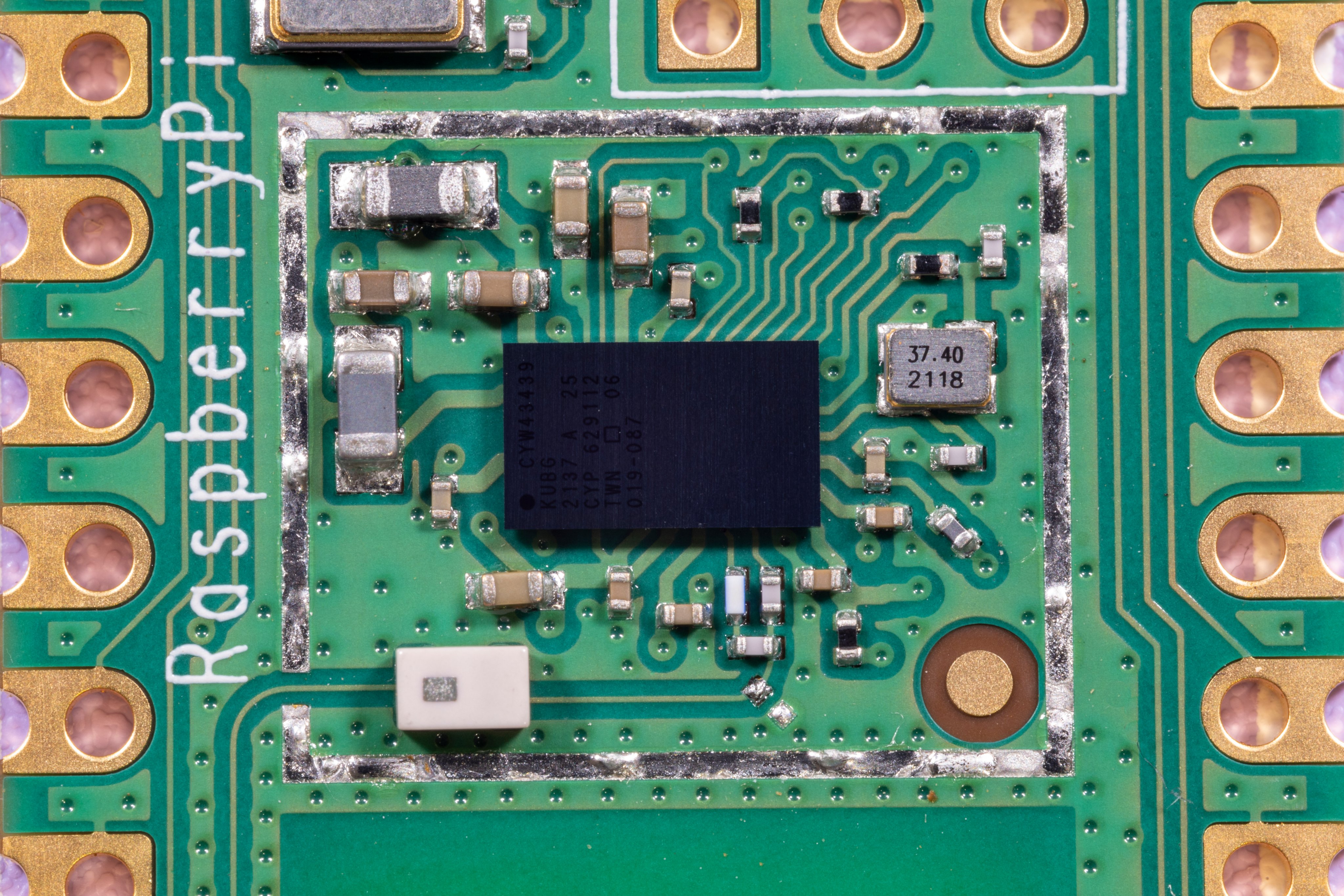 arturo182 on Twitter: "Curious what's under the shield of the new @Raspberry_Pi Pico W? Wonder ...