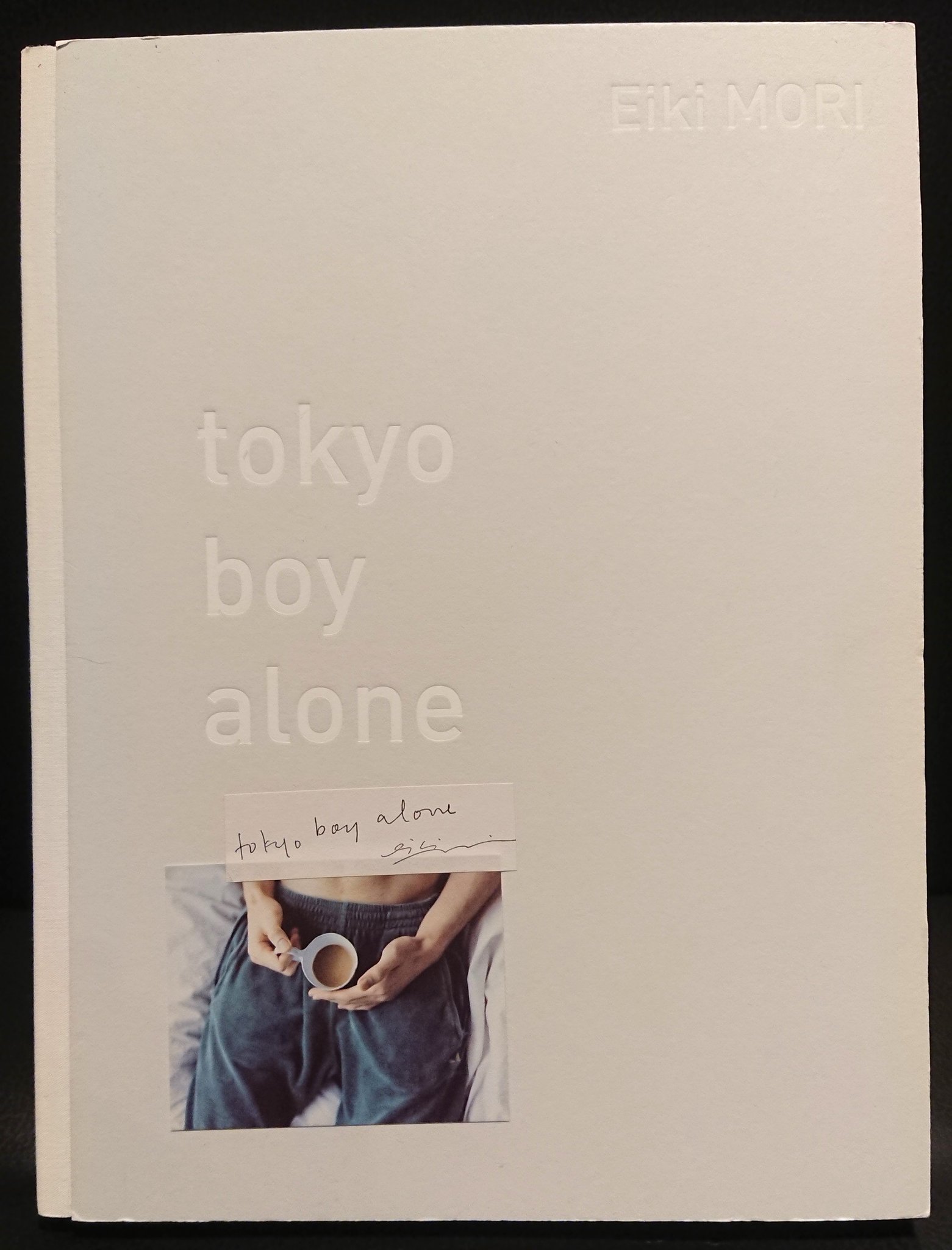書肆ゲンシシャ/幻視者の集い on Twitter: "森栄喜『tokyo boy alone』。東京で暮らす青年たちの部屋を訪ね、撮影した写真集です。ワンルームに住む彼らの生活や孤独を、率直 ...