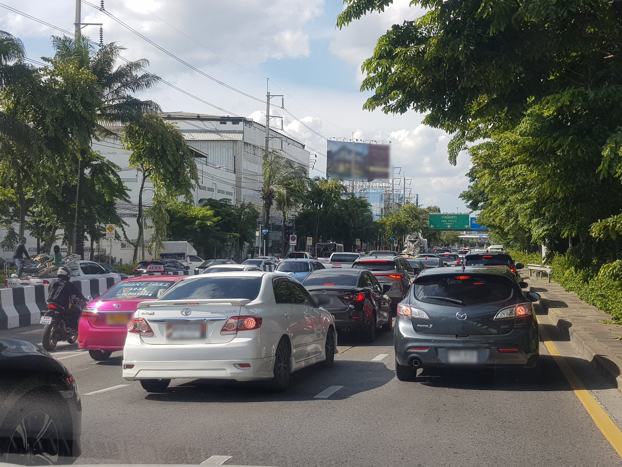 JS100 on Twitter: "RT @kim_wc6997 : เลียบด่วนรถติดมาก อย่าหามา https://t.co/vWUcnEXc4c" / Twitter