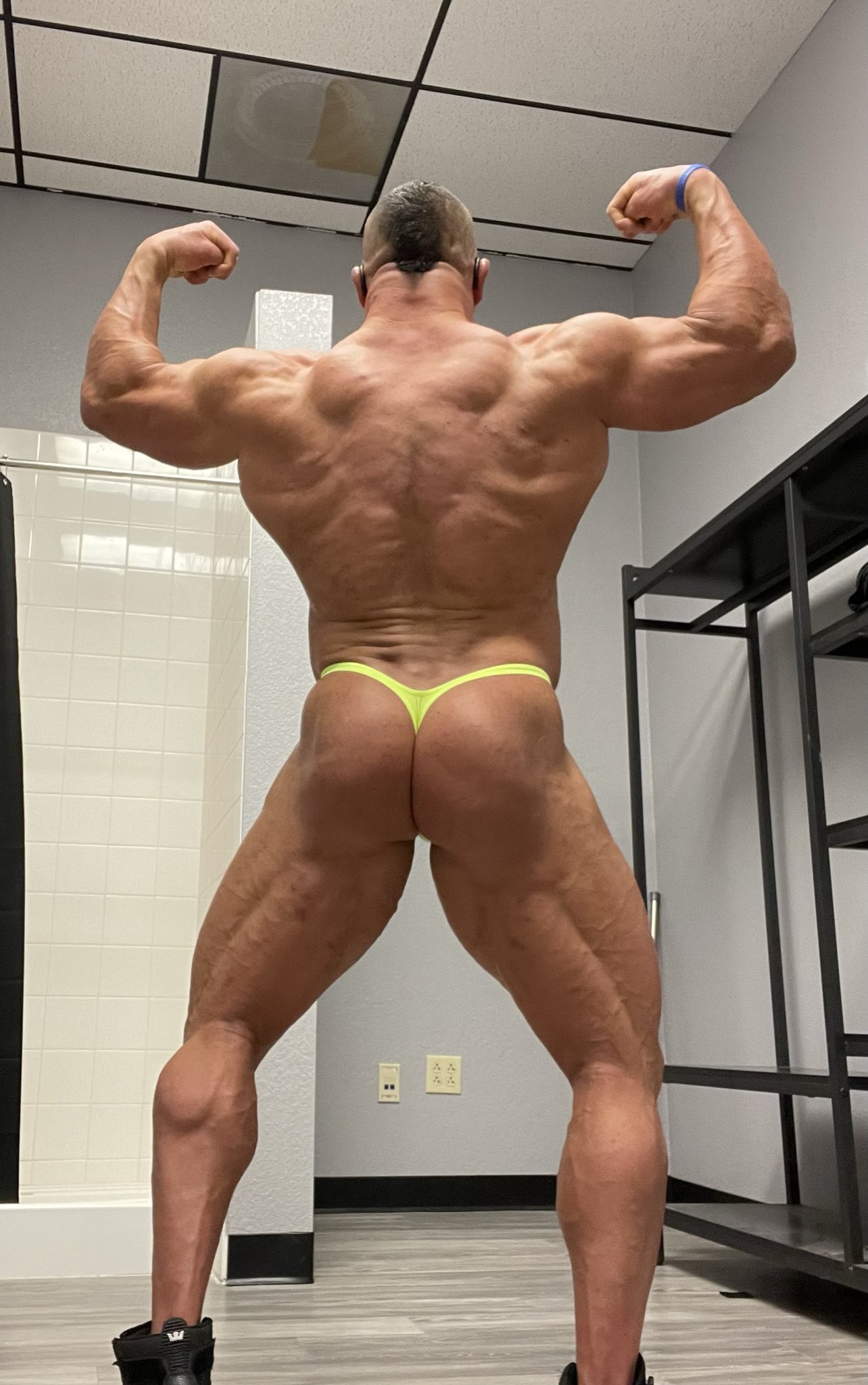 MuscleColtStar (MCS) 52K ️ Thanks on Twitter: "Samson in lime green thong 😍🤤 ️ @Samsonmuscle ...