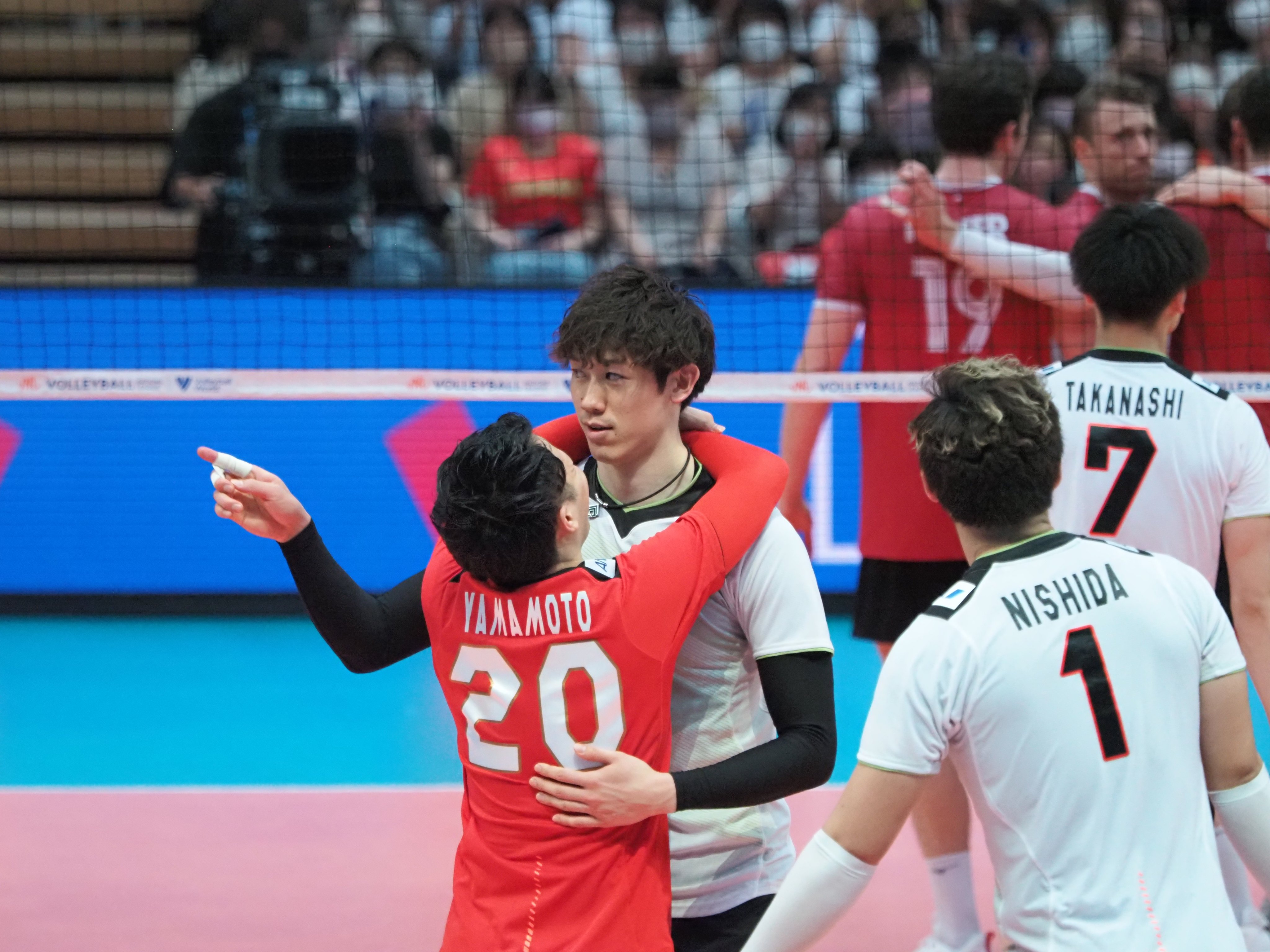 KOYORI🌺 on Twitter: "ともちんがユーキのネックレスになってたの私もがっつり撮ったのですが、ポーカーフェイスと見せかけて、実はともちんに褒められて内心めちゃくちゃ嬉しいんじゃ ...