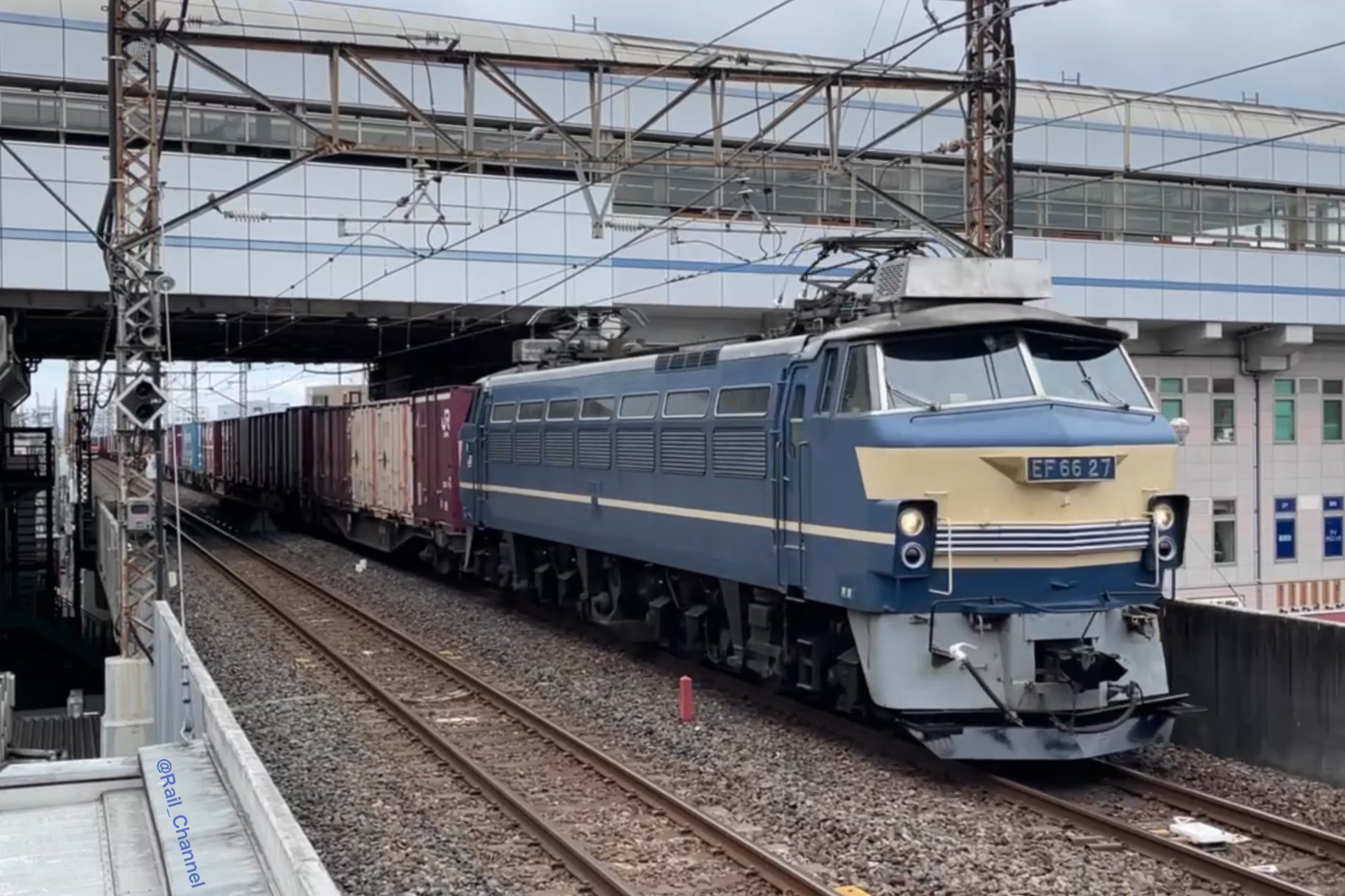 レールちゃんねる on Twitter: "色々あったからもう関東エリアで見れないかと思ってた。#EF66 27号機を見るのは1月6日(雪降った日)に大宮で見た以来でしょうか https ...