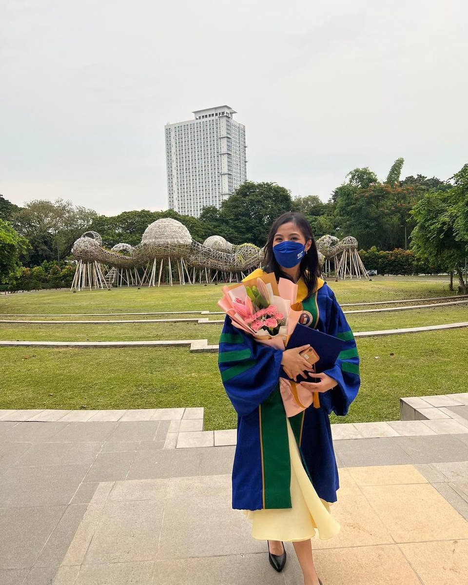 ‘INSTAGRAM OFFICIAL 🎓’ LOOK: Former Vice President Leni Robredo’s ...