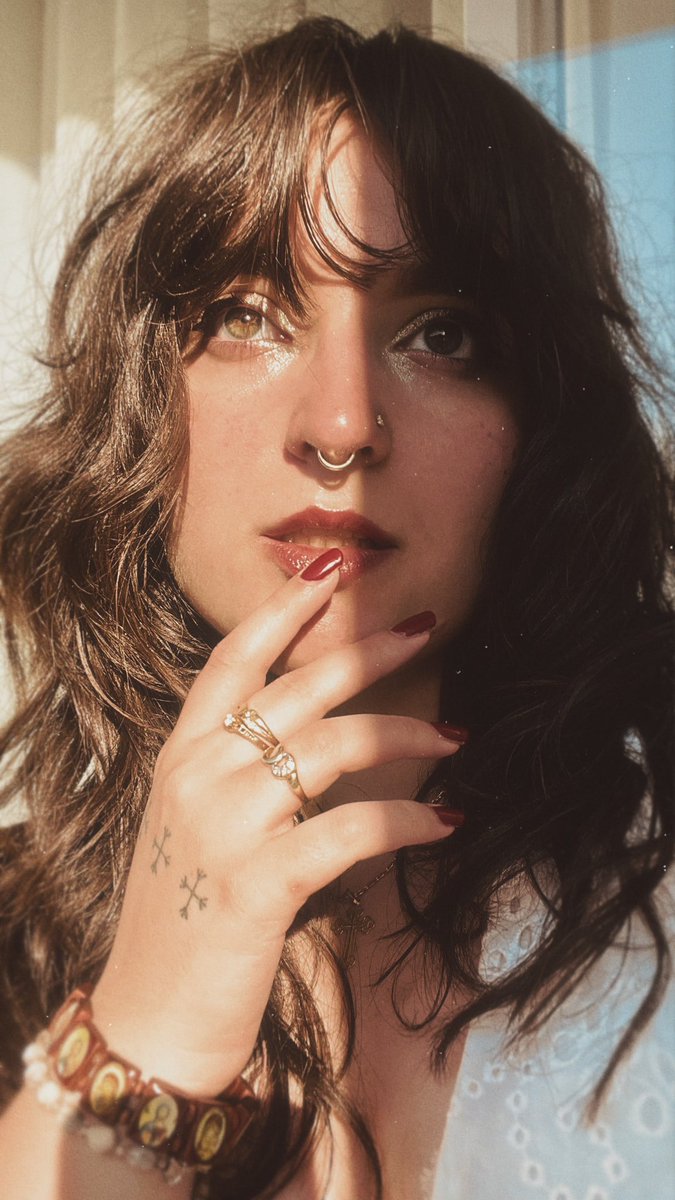 「sorry for not posting art but im having 」|🕊️ голубицаのイラスト