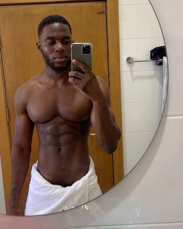 shirtlesshunk.com on Twitter: "The peeking pubes from the towel I wish ...