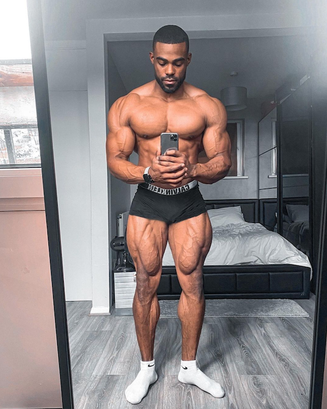 shirtlesshunk.com on Twitter: "Wish I was in that bed waiting for him ...