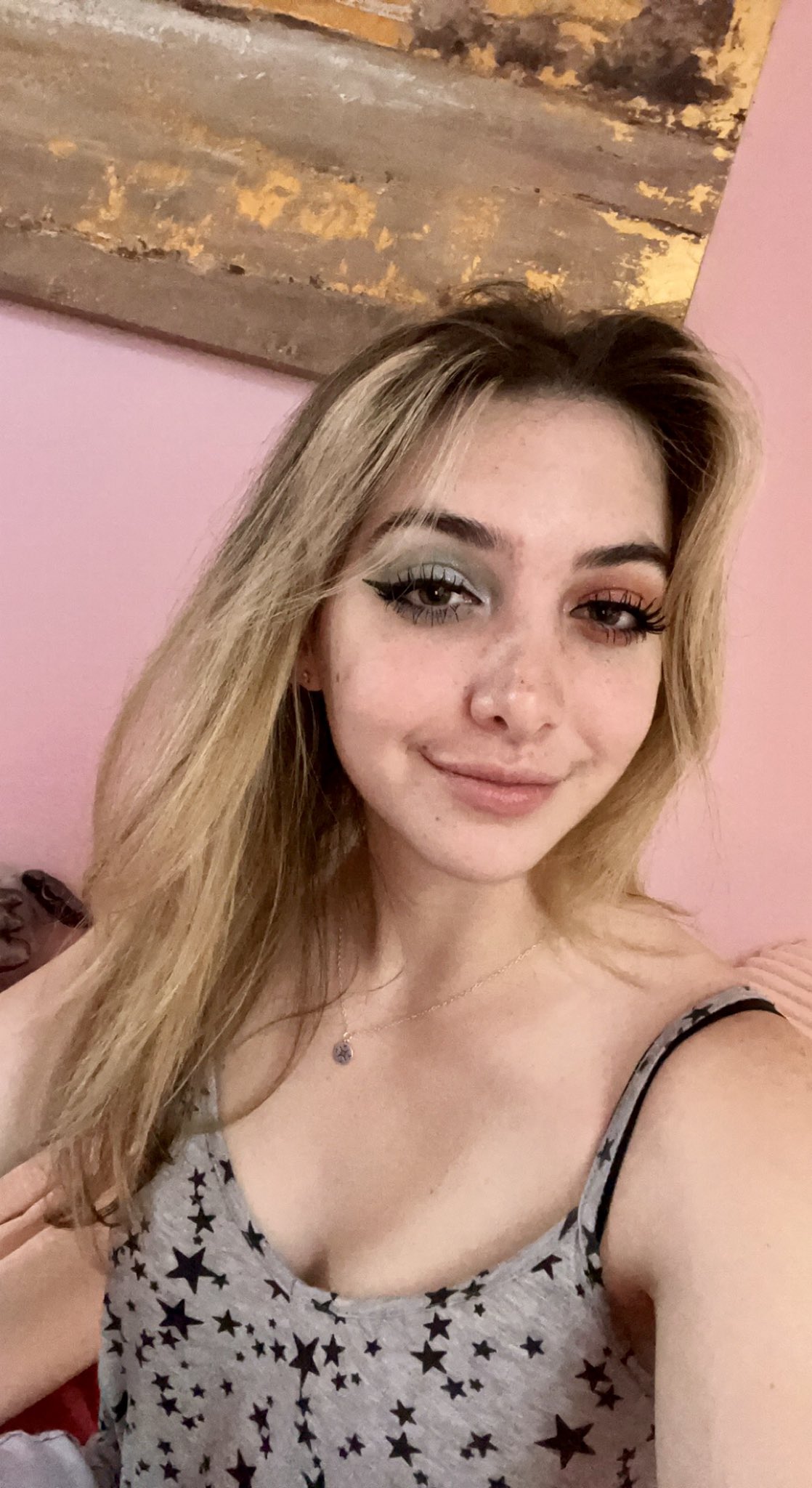 xBear on Twitter: "fourth of july look and moose sleeping under my desk ️💙 https://t.co ...