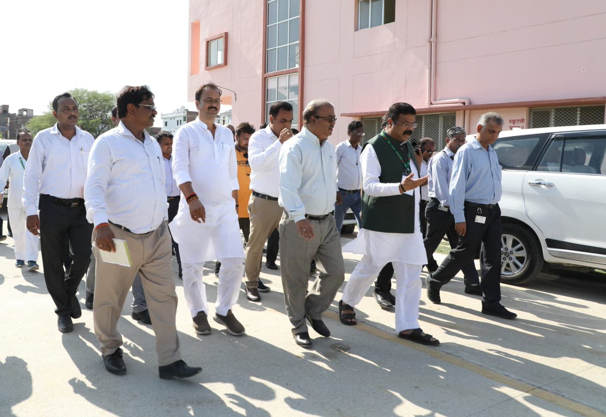 Dharmendra Pradhan on Twitter: "Visited ITI Karaundi in Varanasi today. Interacted with all ...