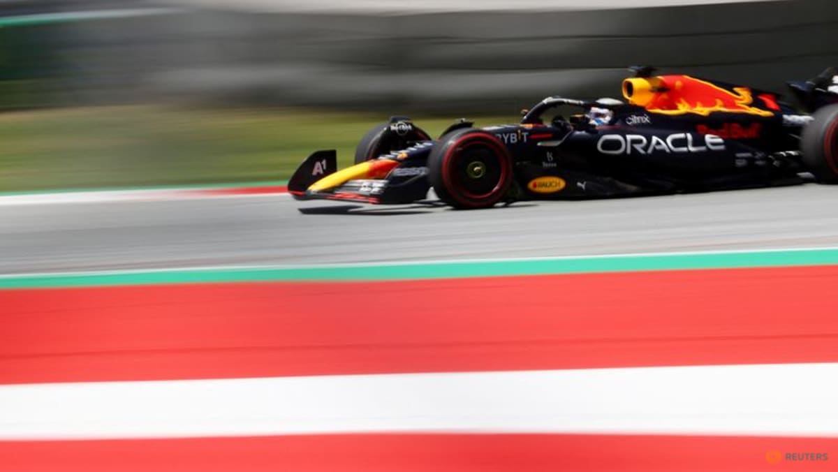 Verstappen sets early practice pace for Red Bull in Austria https://t ...