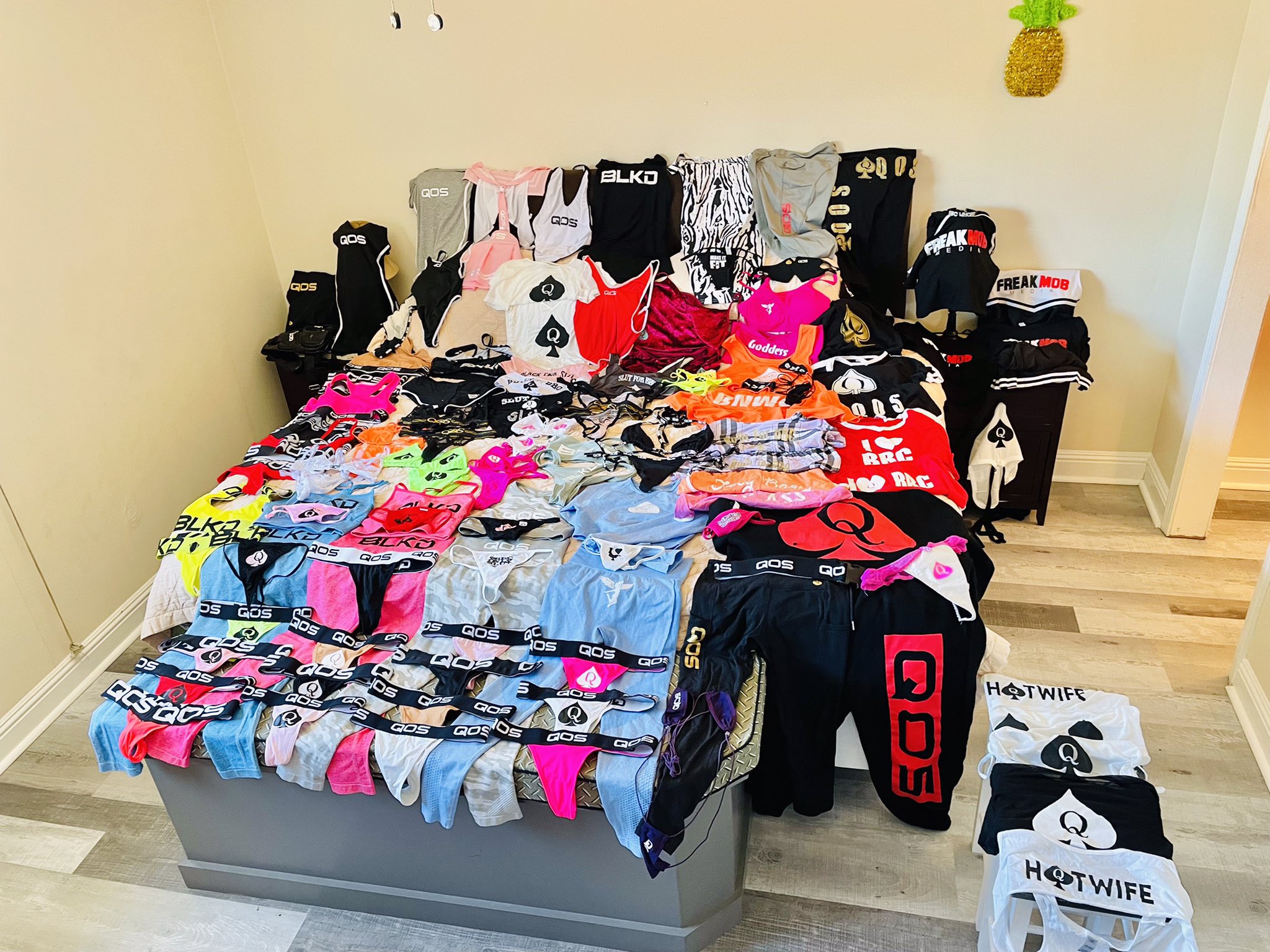 Qos♠️Bunny on Twitter: "I think it’s finally time to admit that I MIGHT have a problem! @QOS ...