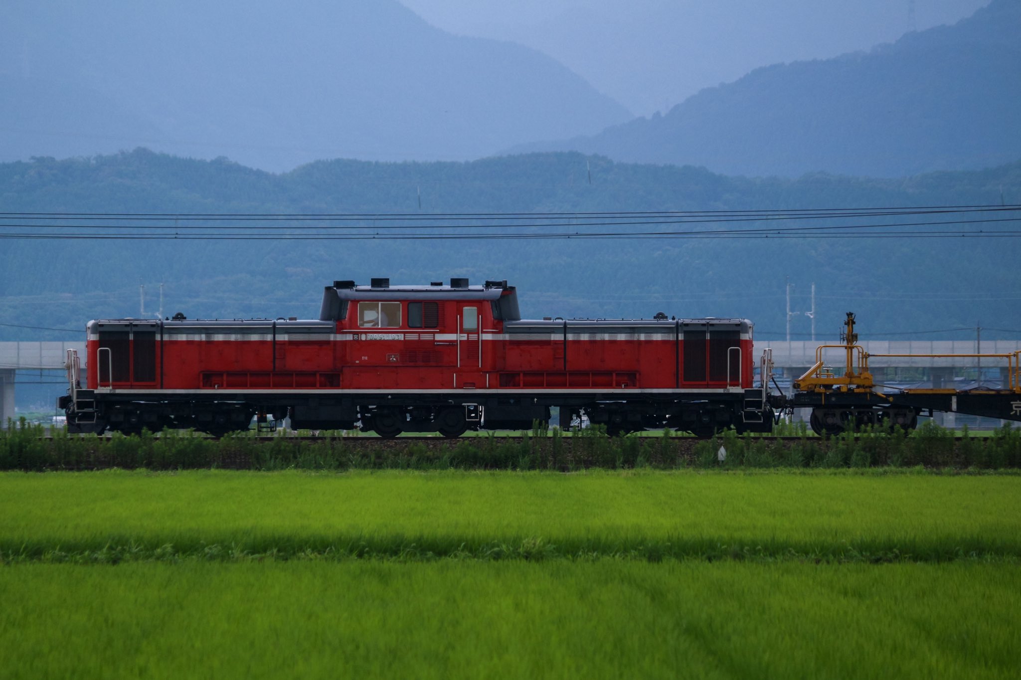 TWR747&81 on Twitter: "7／9 工9589レ 金沢工臨 DD51-1193＋ロンチキ10B 雷が鳴る中北上して行きました。 https://t.co/HGbyU9WUHq ...