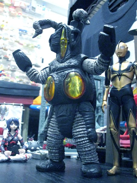 ま on Twitter: "RT @Ninjamaster_73: エヴォトイのレッドマン版ゼットン、二代目ゼットンの愛嬌と格好良さ、チープさと迫力、あのなんというか形容し難い魅力がにじみ出 ...