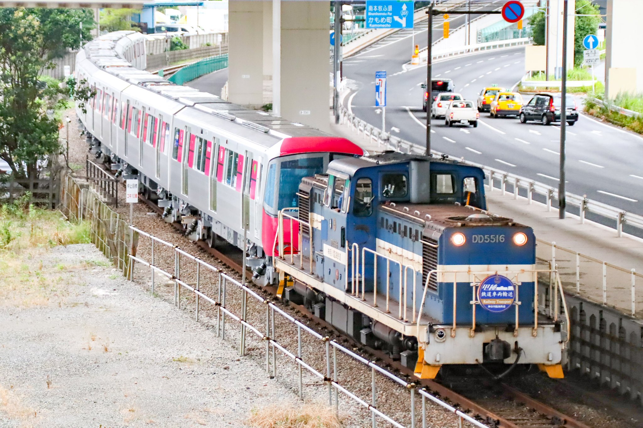 てつまみレ on Twitter: "2022.7.10(日) 神奈川臨海鉄道 DD55-16牽引 都営12-600形 12-821F 川崎車両出場 甲種輸送 横浜本牧付近にて 7:55頃 ...