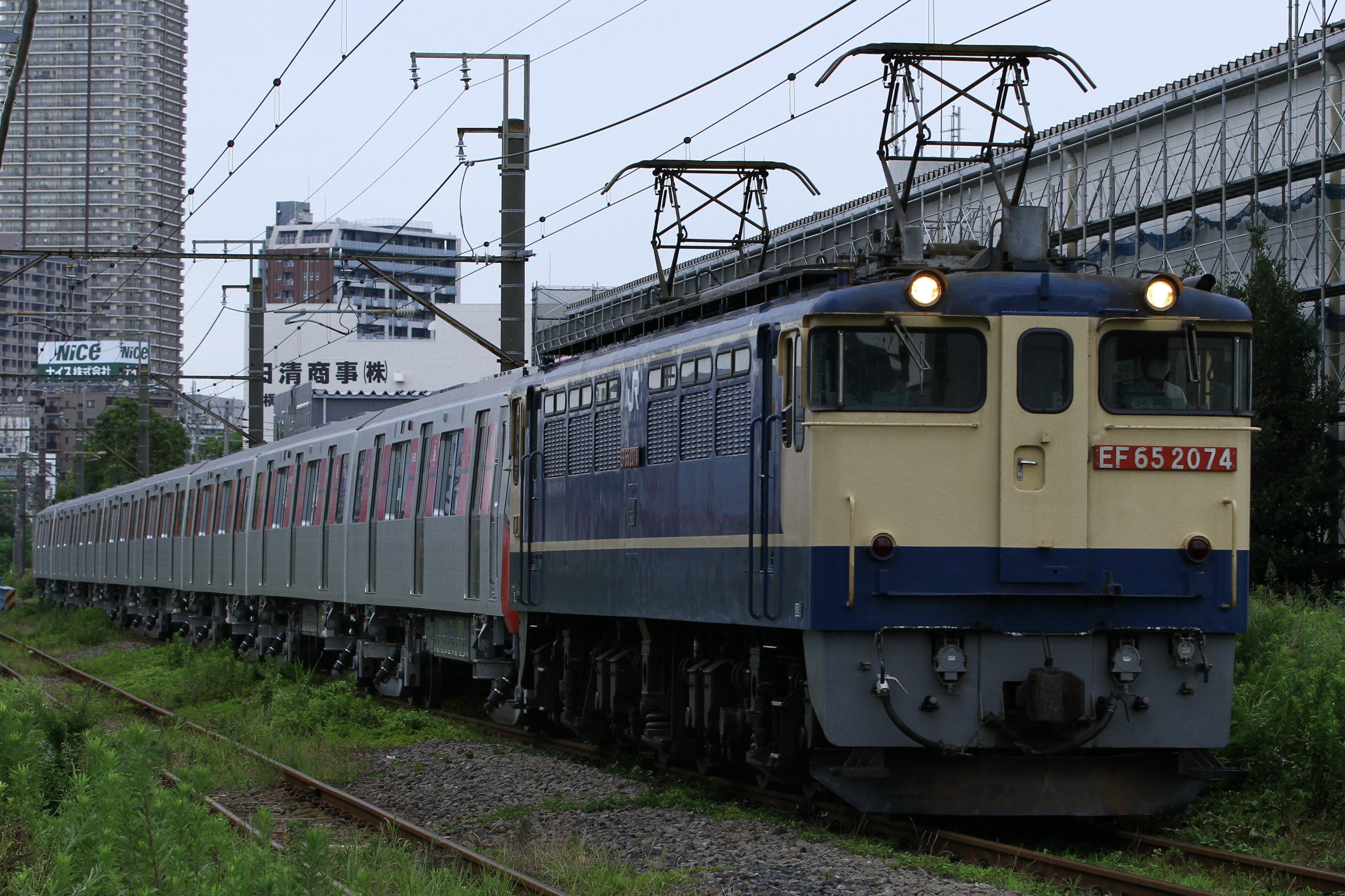 12-600形12-821F川崎車両出場 / Twitter