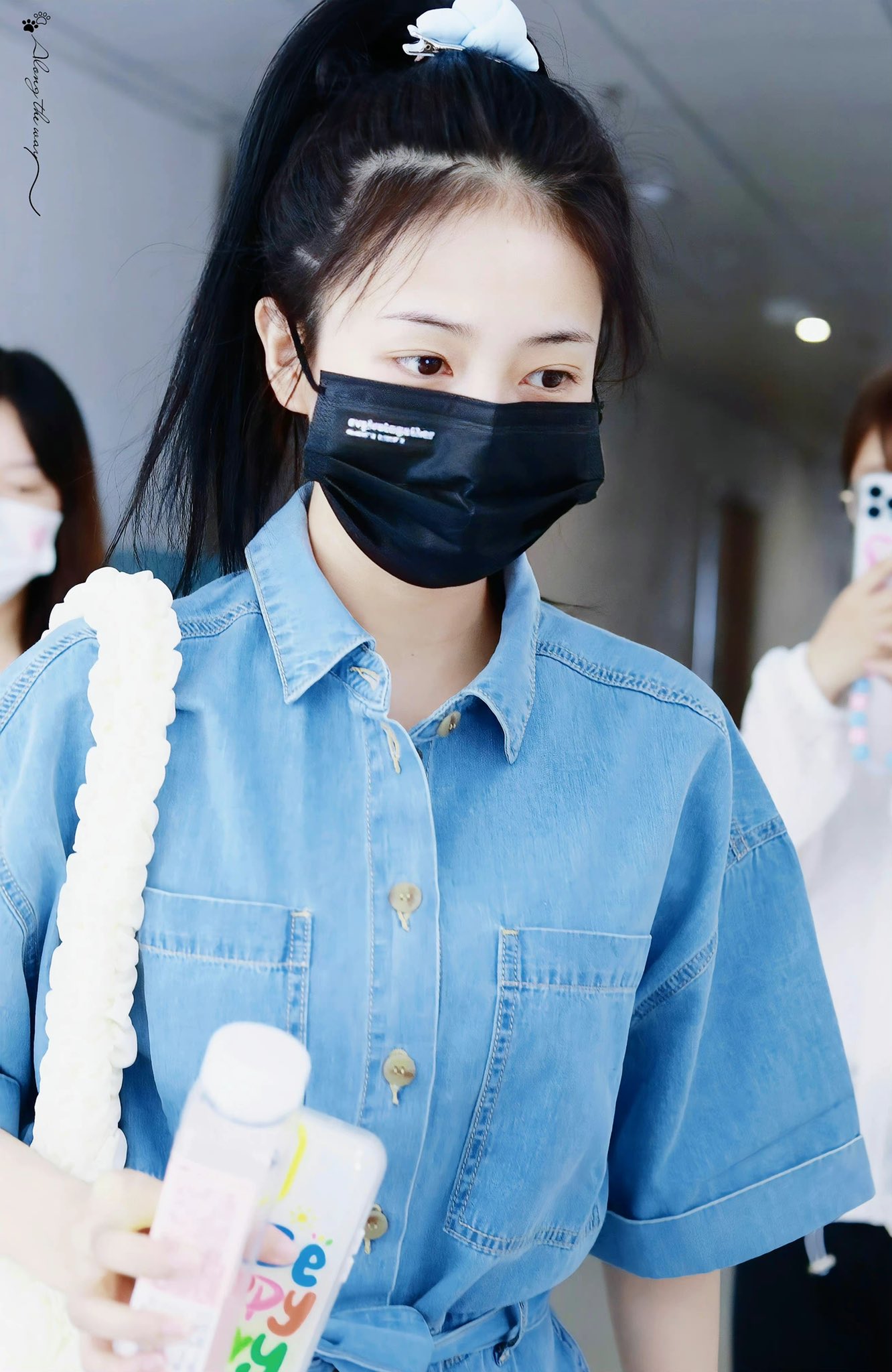 bailu 白鹿 on Twitter: "220710 — fansite update 🌊 © Alongtheway妍途·白鹿 going to work 💼 | bailu as ...